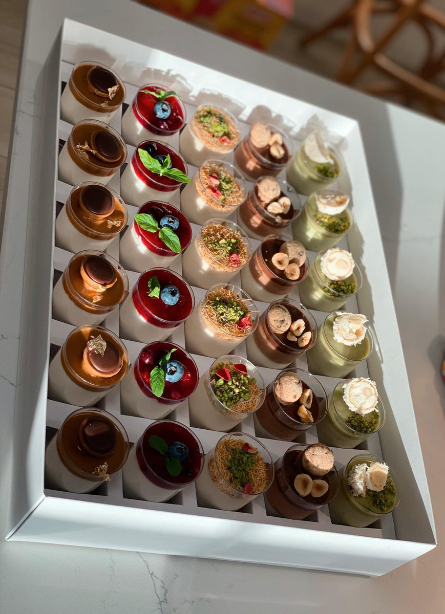 كاسات الجبنة مع اضافات (توت بري، لوتوس) – Atheer Cakes